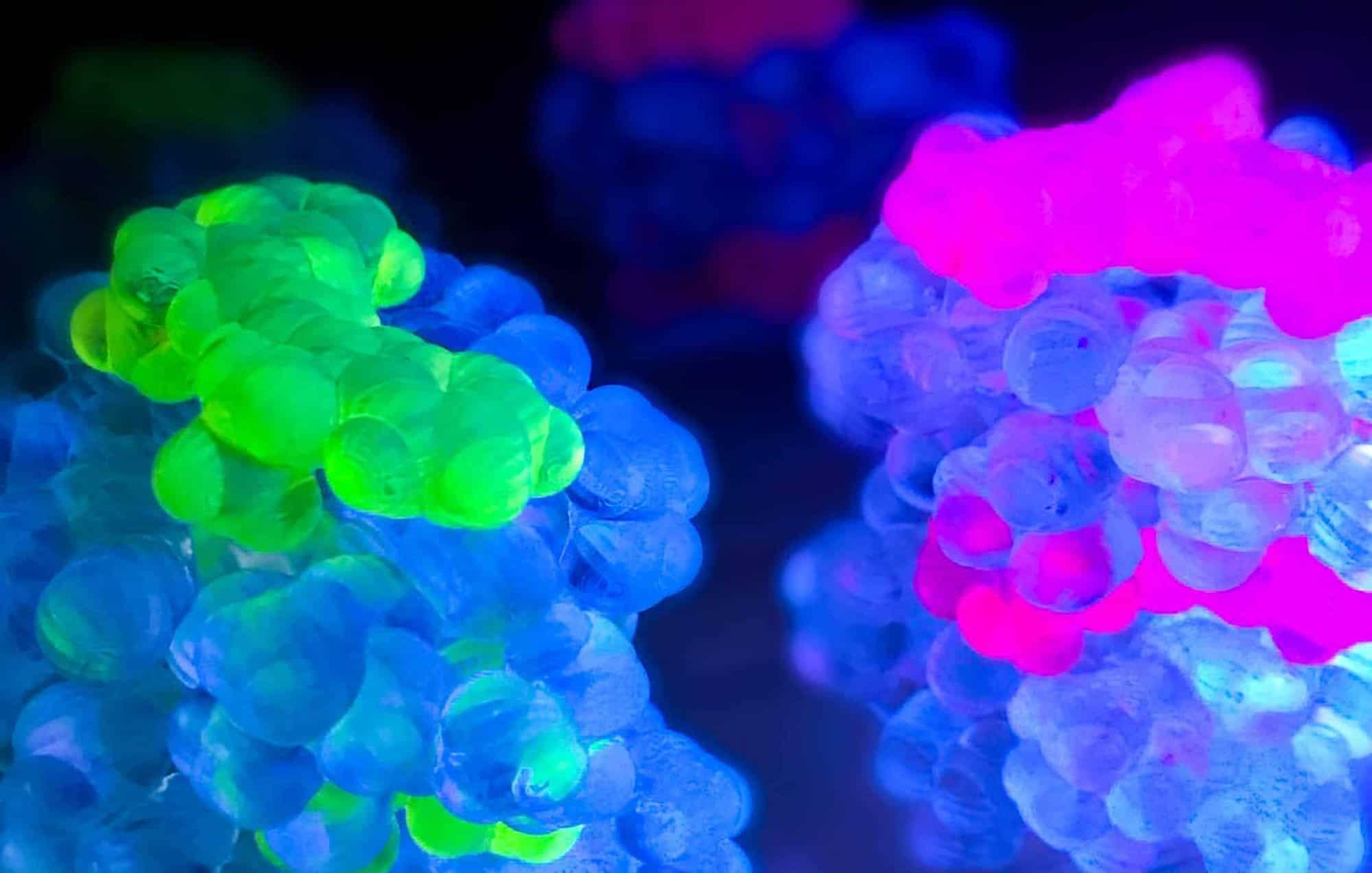Cientistas criam o material mais fluorescente já feito na história ...