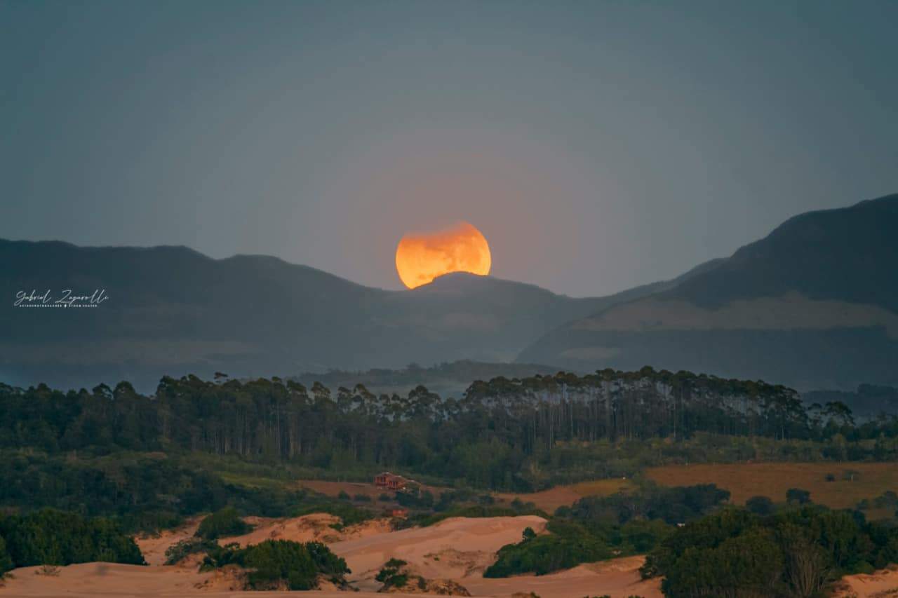 Veja fotos do eclipse da Lua pelo Brasil e pelo Mundo - Olhar Digital