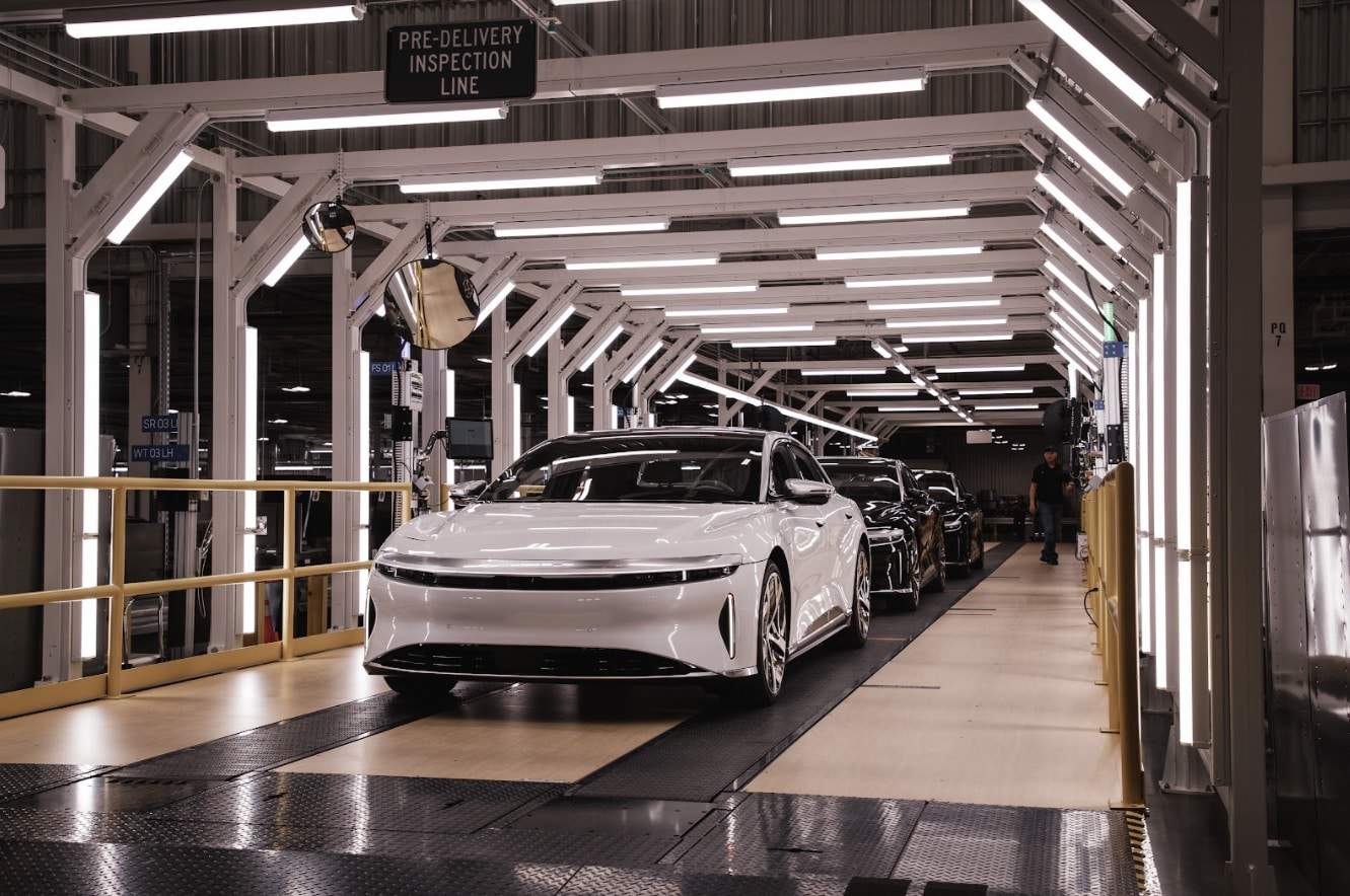 Surge uma nova marca: primeiros Lucid Air saem da linha de montagem ...