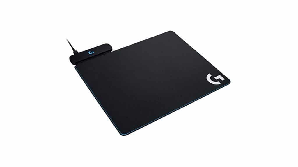 Mousepad da Logitech carrega mouse wireless durante o uso