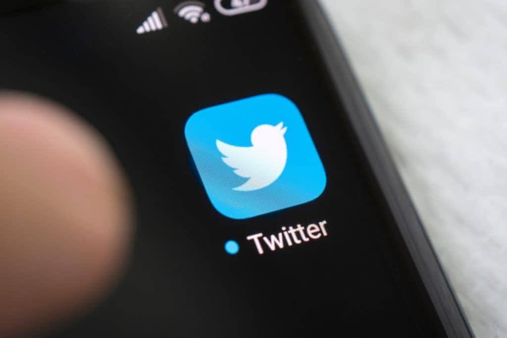 Como usar o logo antigo do Twitter em vez de "X" no celular