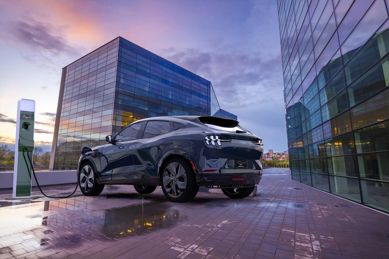 Elon Musk elogia estratégia de veículos elétricos da Ford
