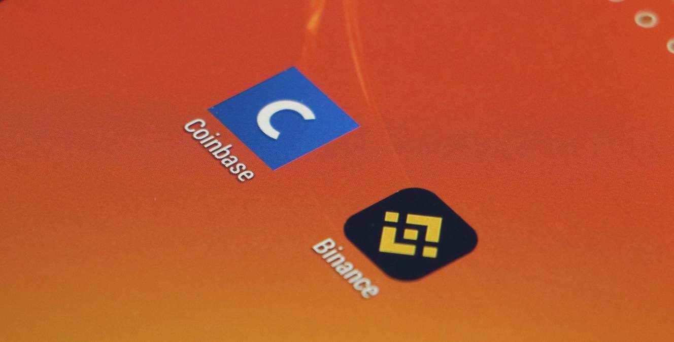 Binance e Coinbase são processadas por violar leis dos EUA