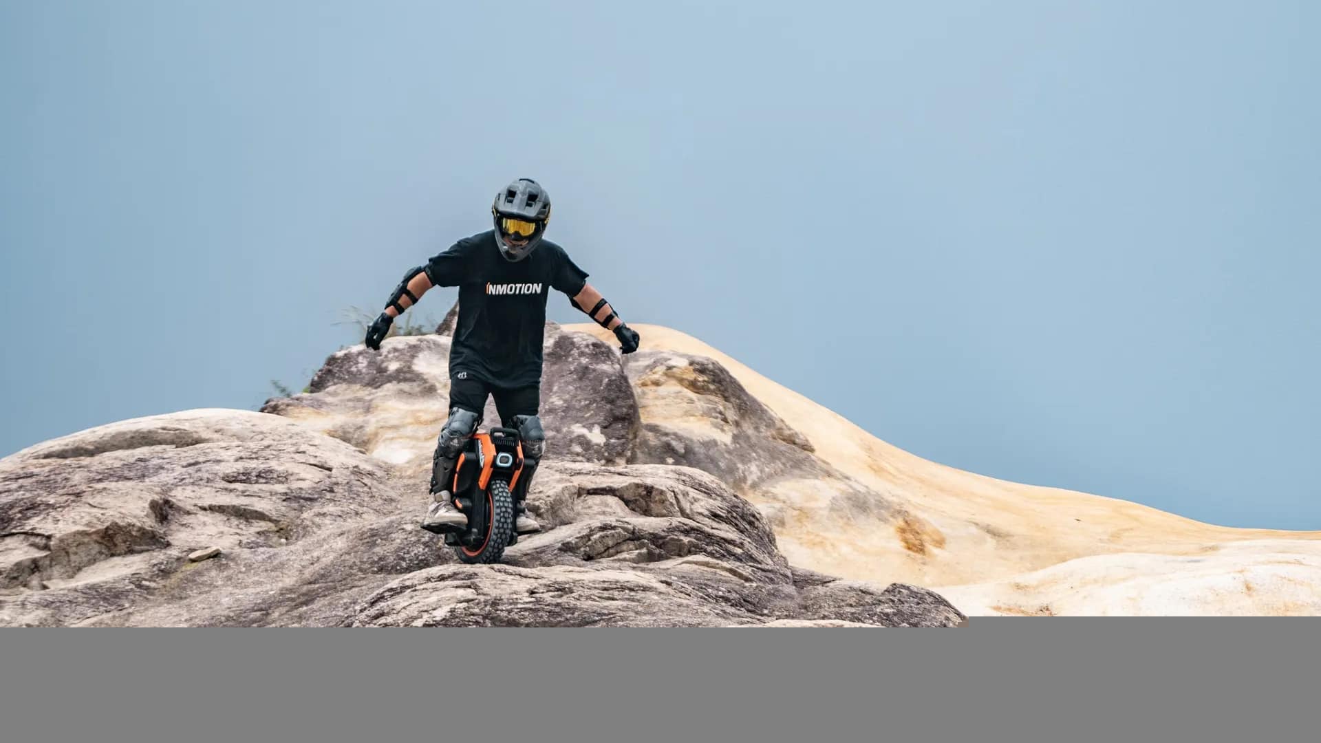 Novo monociclo elétrico sobe montanhas e atinge 110 km/h