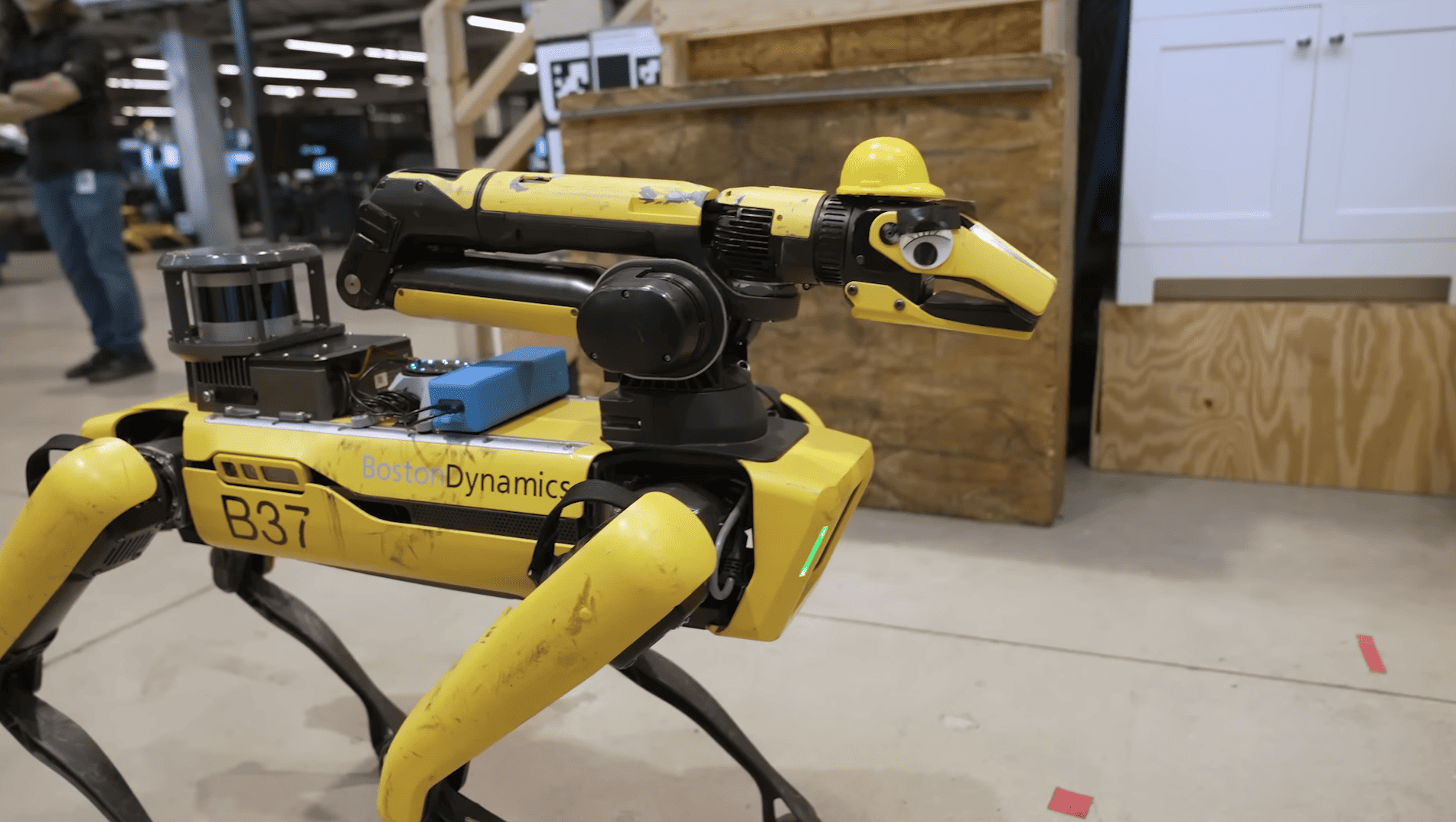 Boston Dynamics usa cão robô com ChatGPT para tour guiado; veja
