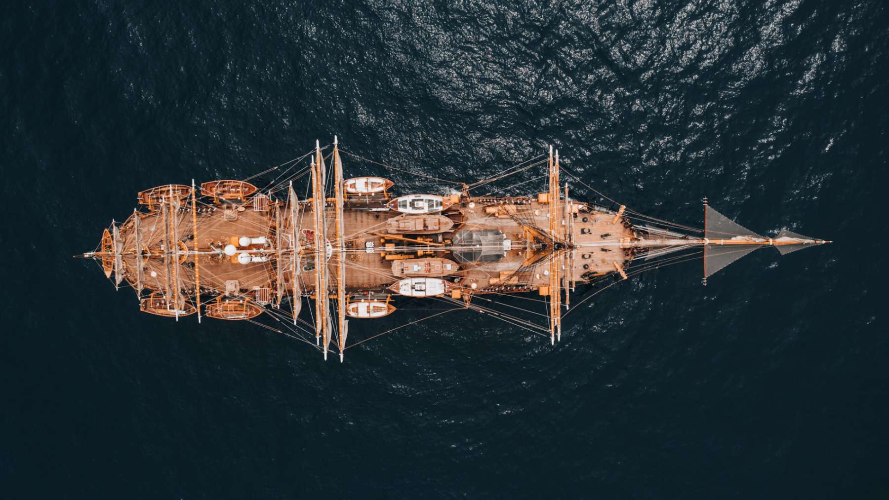 Conheça o navio ‘mais bonito do mundo’ que chega hoje ao Brasil