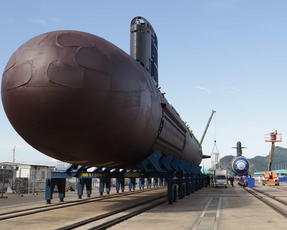 Conheça por dentro o submarino Tonelero