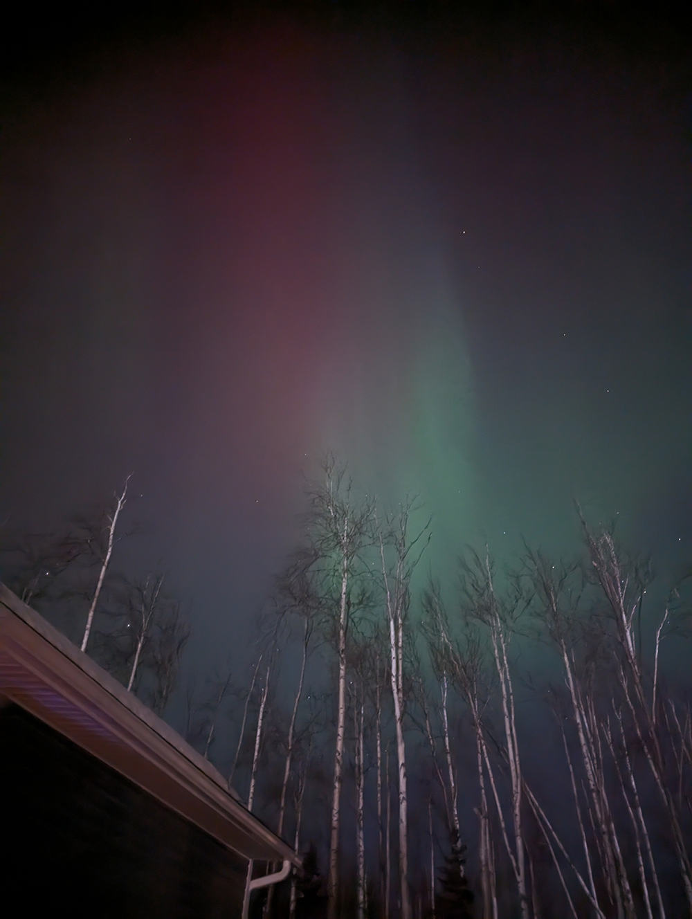 Filamento magnético explode no Sol e provoca auroras na Terra