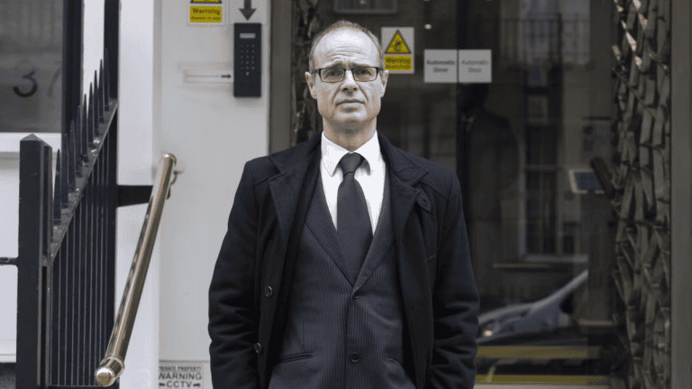 O que é e para que serve o mewing? - Olhar Digital