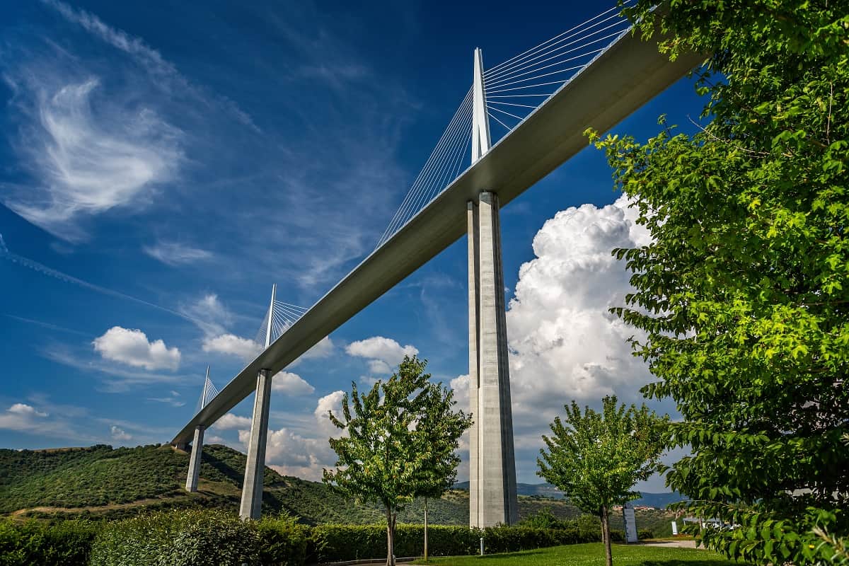Viaduto Milau: suspenso por cabos, ele é o mais alto do segmento