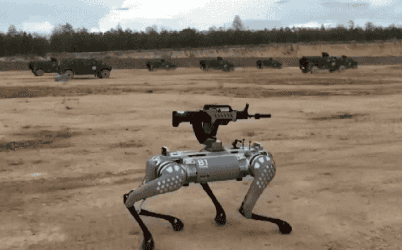 China apresenta cão-robô militar armado com fuzil; veja
