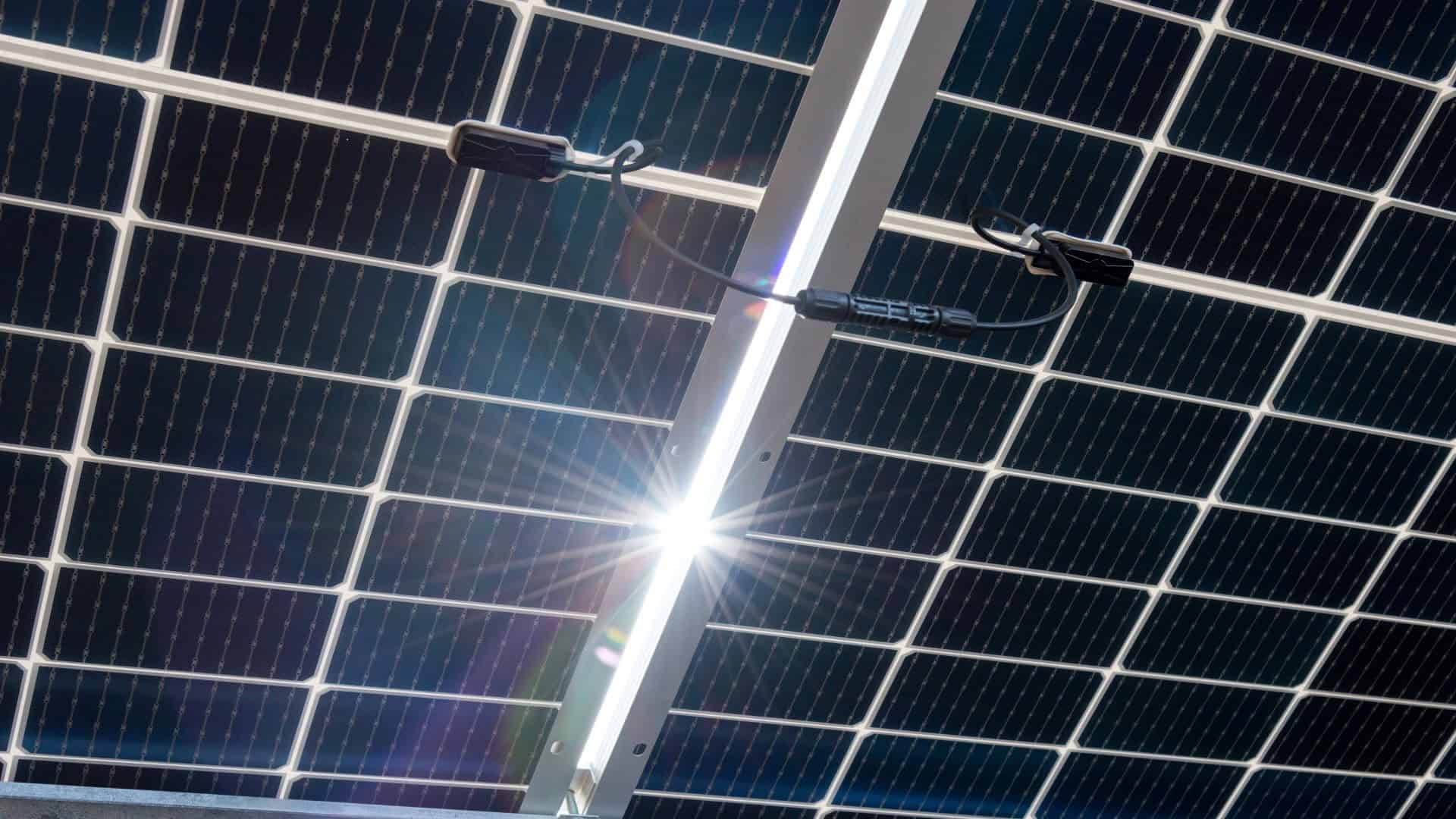 Painel solar bifacial: o que é e como funciona? - Olhar Digital