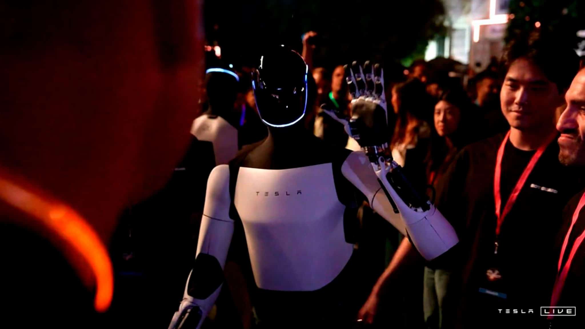 Humanos (obviamente) controlavam robôs da Tesla em evento