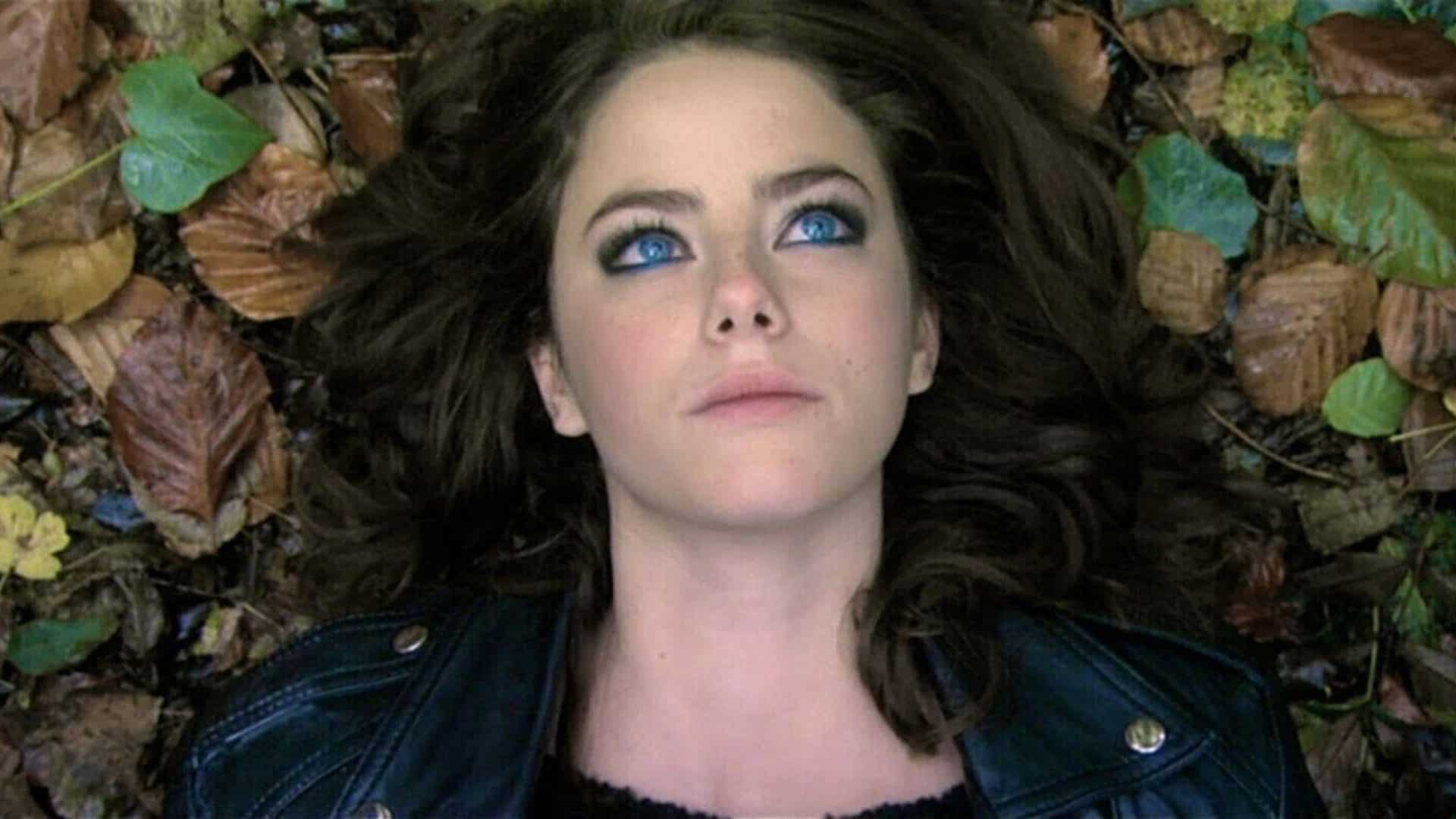 Quem é Kaya Scodelario, atriz que participa da série Senna?