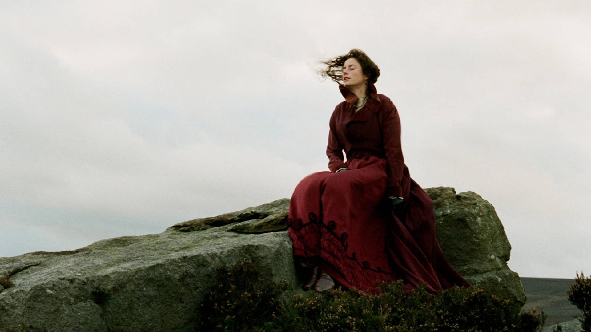 Quem é Kaya Scodelario, atriz que participa da série Senna?