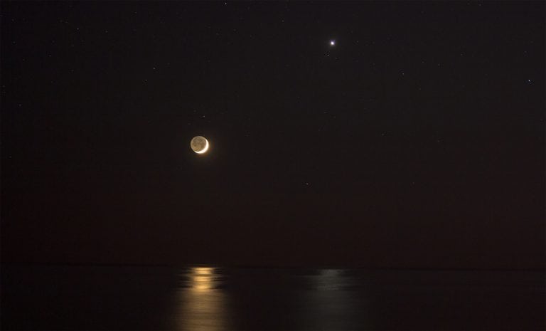 Lua começa a semana “coladinha” em Vênus - Olhar Digital