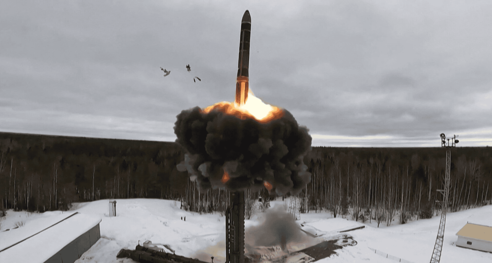 Conheça o míssil com capacidade nuclear disparado pela Rússia