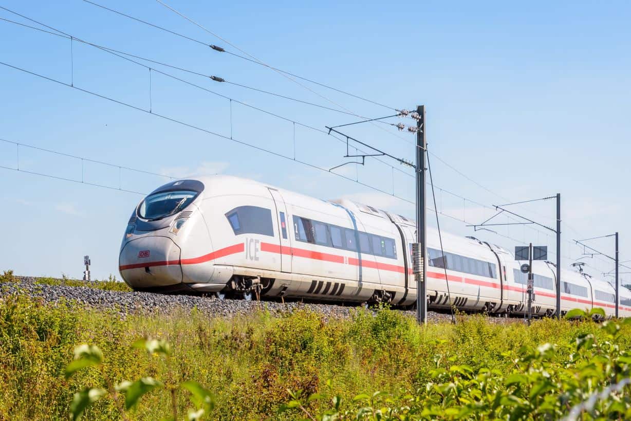 Mais sustentável, rápido e moderno: conheça o trem que ligará Paris a ...