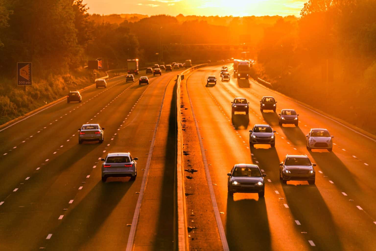 Mão inglesa: por que o volante do carro fica no lado direito em alguns ...