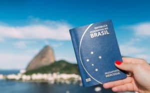 Sabia que o passaporte brasileiro tem chip? Entenda para que ele serve