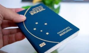 Sabia que o passaporte brasileiro tem chip? Entenda para que ele serve