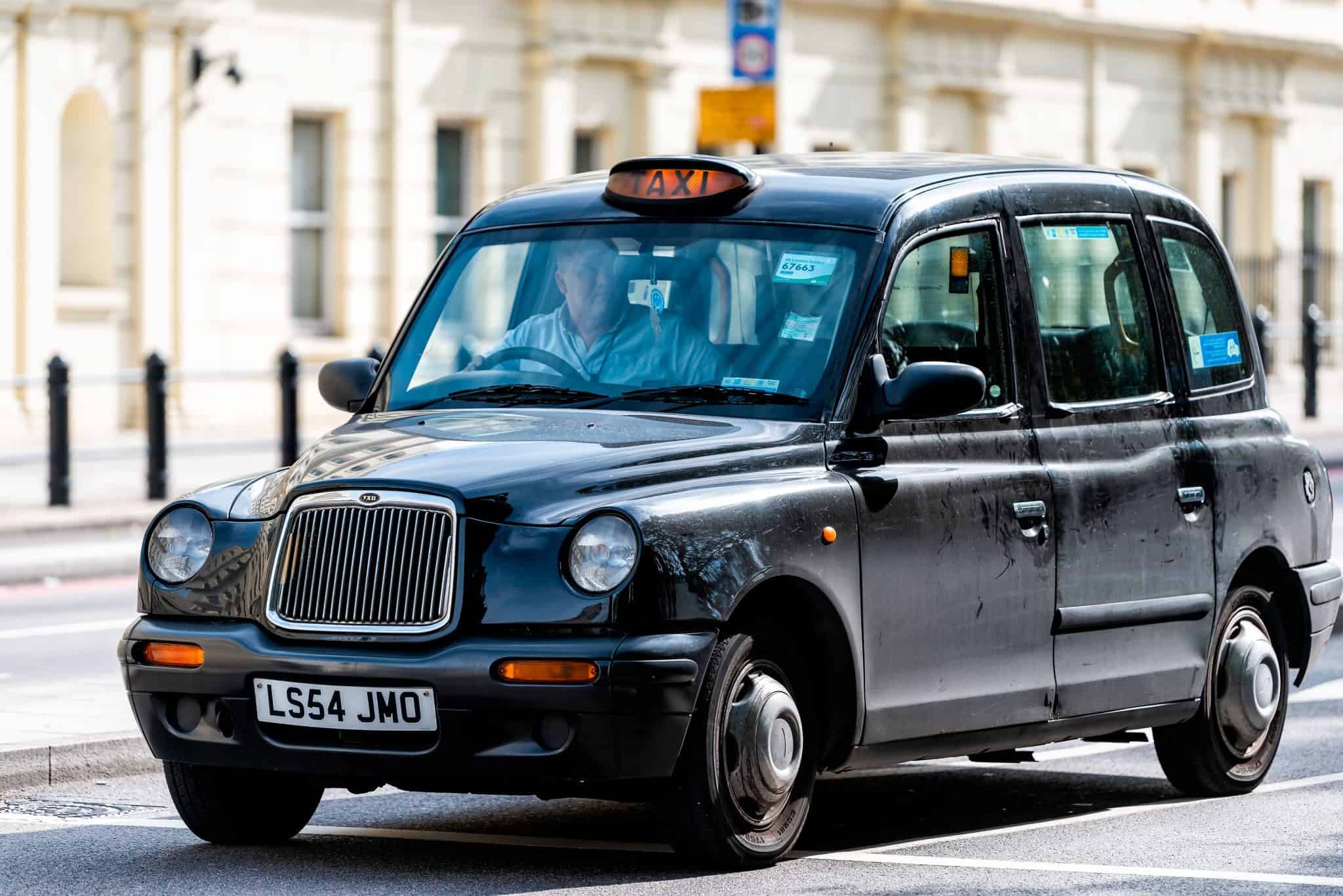 Mão inglesa: por que o volante do carro fica no lado direito em alguns ...