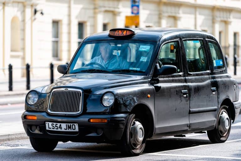 Mão inglesa: por que o volante do carro fica no lado direito em alguns ...
