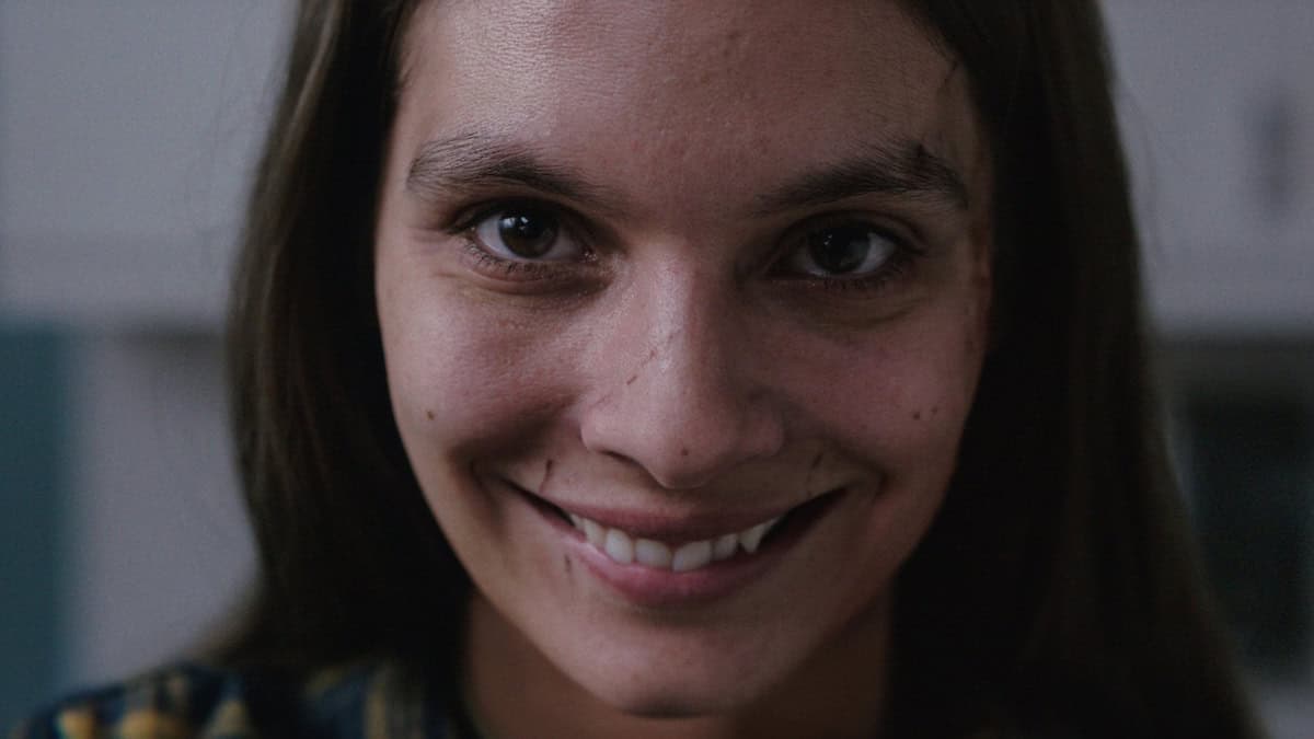 Sorria 2: veja onde assistir no streaming o filme estrelado por Naomi Scott