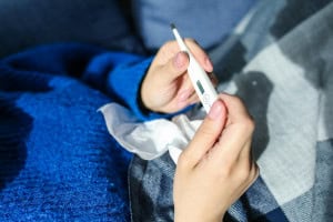 Por que temos febre? Entenda as causas, sintomas e o que fazer