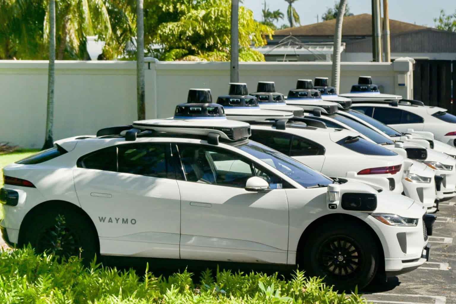 Wemo Tests Robotaxis Integration With Public Transport In The United ...