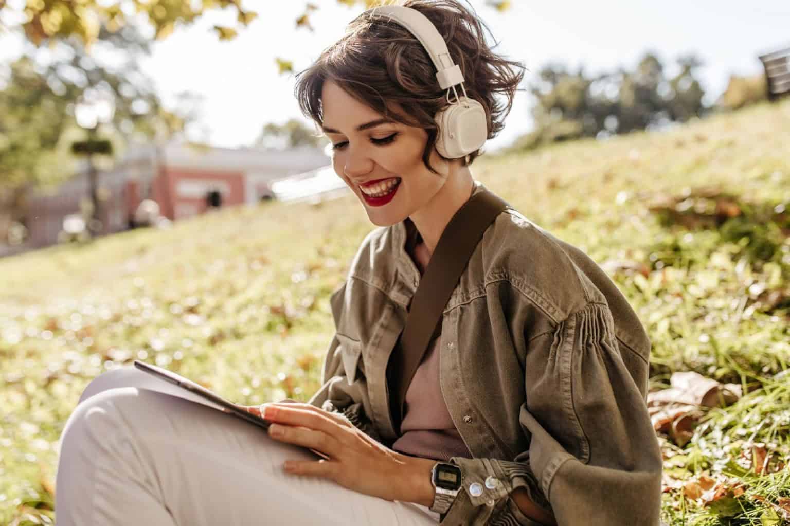 5 sites para ouvir audiolivros de graça - Olhar Digital