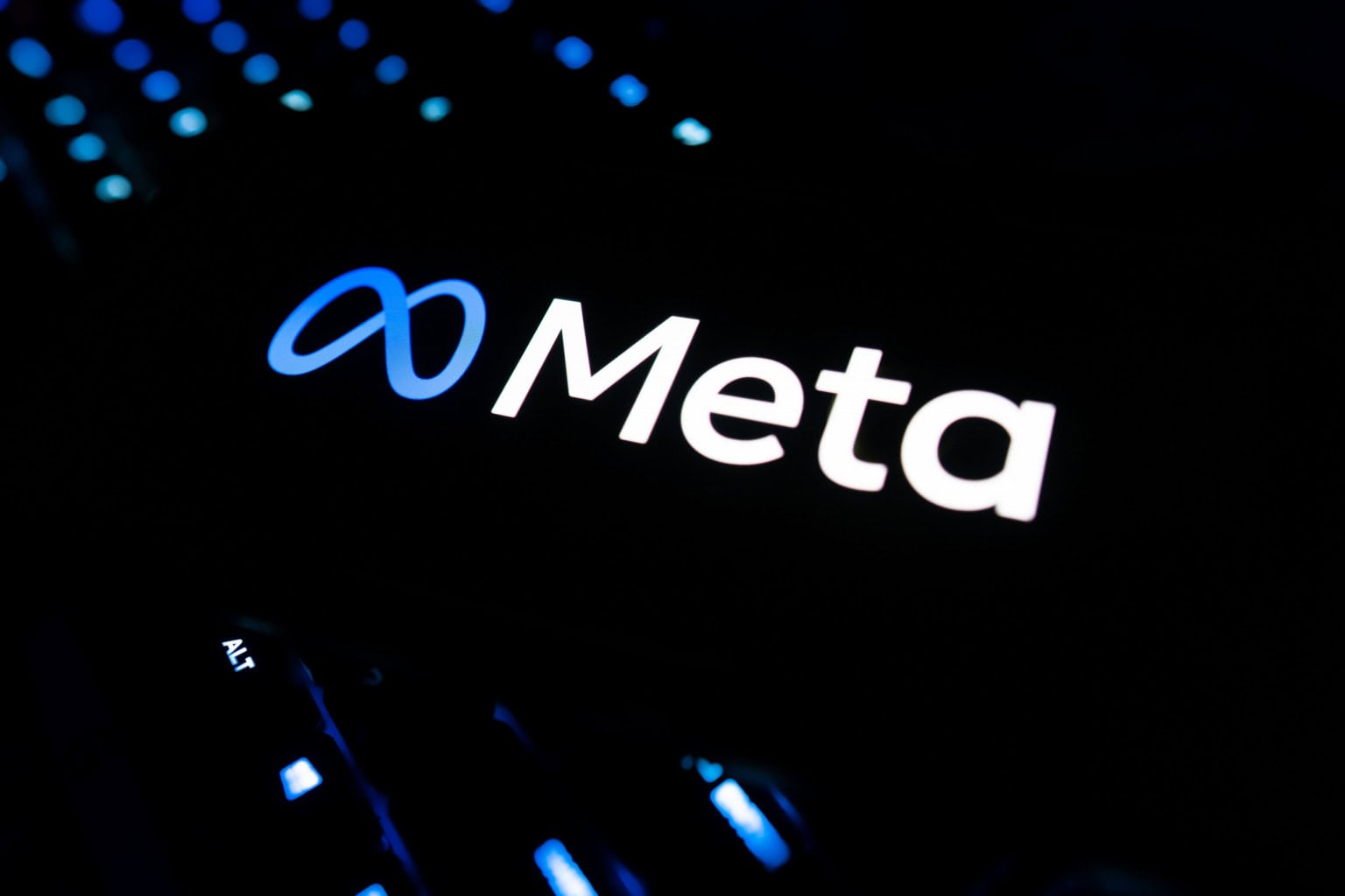 Meta adia modelo de IA por desempenho abaixo dos rivais